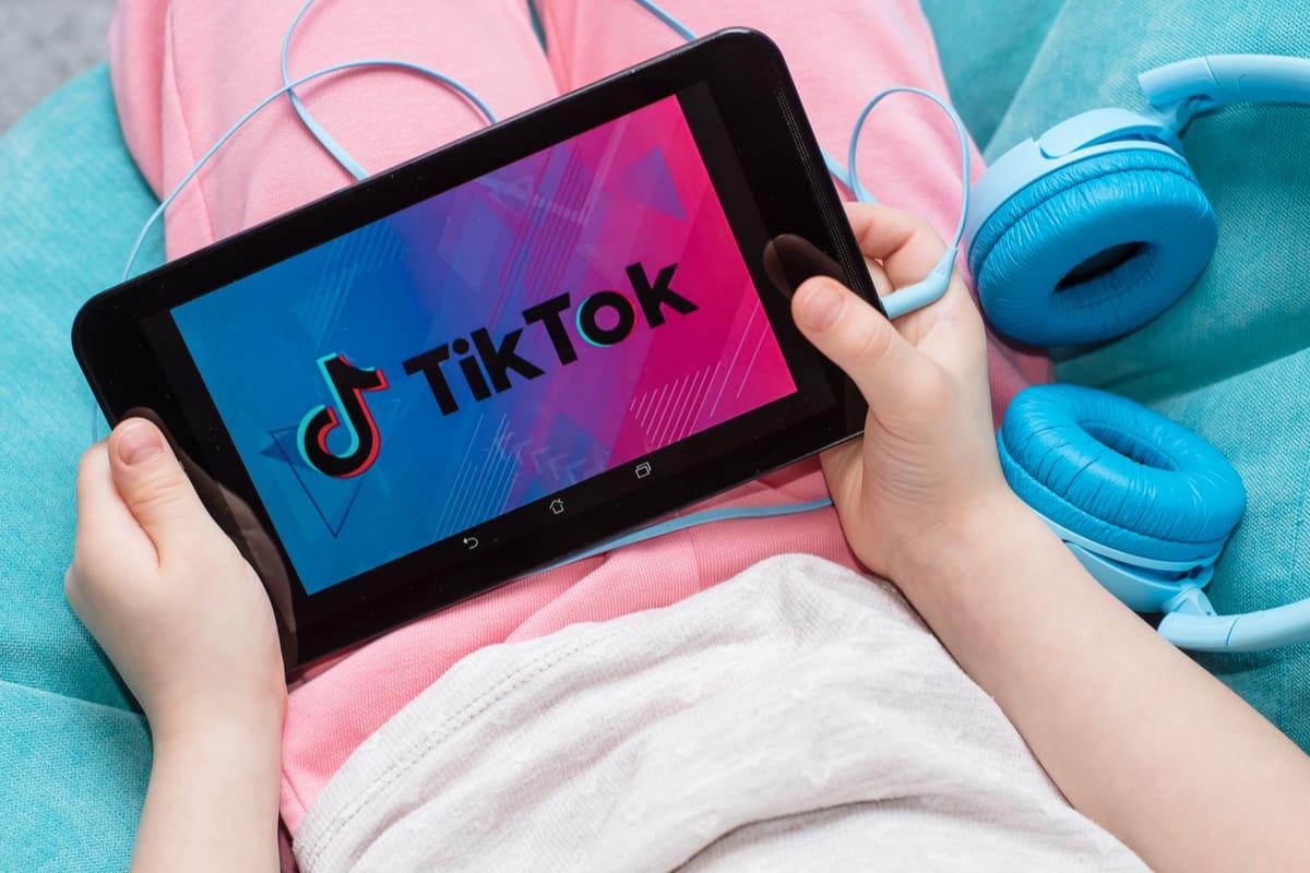 Si Lega Cintura Alla Gola Per Una Sfida Su Tik Tok Grave Bimba Di 10