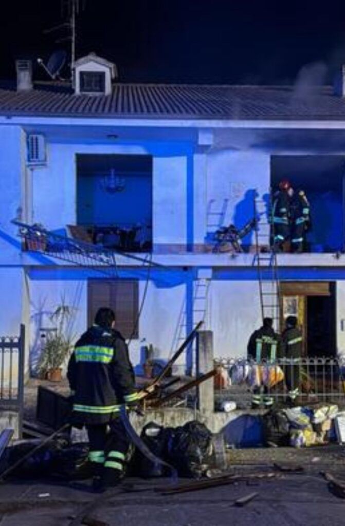 Esplosione in un edificio residenziale: crollo parziale e una donna ...
